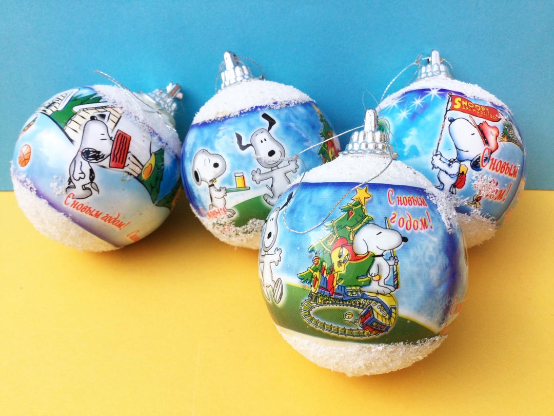 Vintage Snoopy Baubles, Fake Snow Effect, Christmas Snoopy Scenes, Set ...