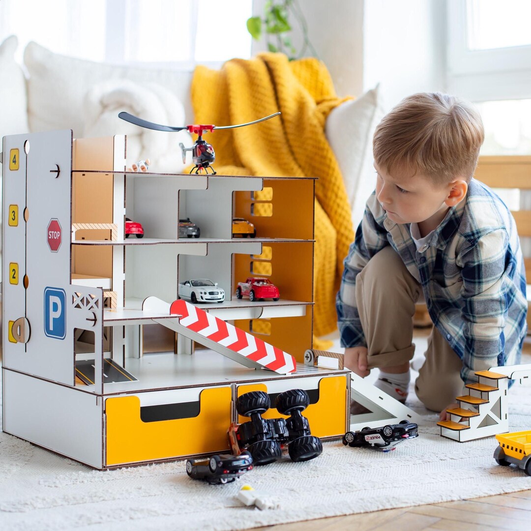 Car Garage 9 Parking Spots With Storage Boxes and Lift Yellow Scale 1:6 ...