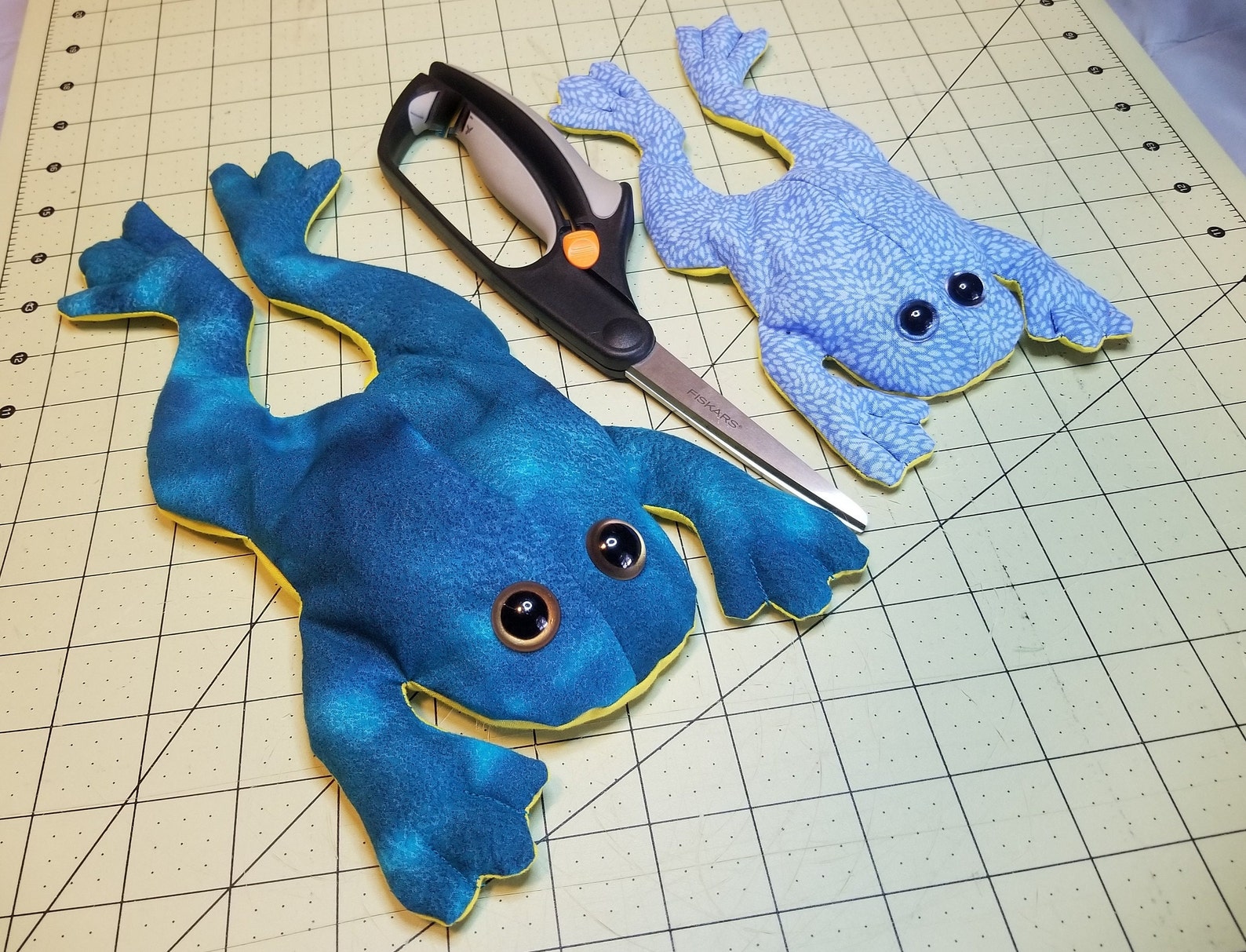 Bean Bag Frog Pattern PDF Download File to Make 2 Sizes of Cute Frogs 9 ...