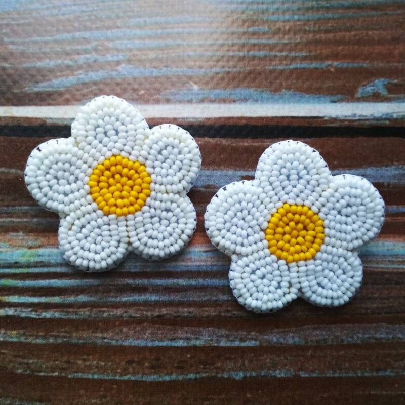 Daisy Beaded Earrings - Etsy