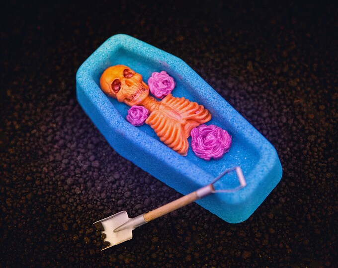 Horror Bath Bombs by AloneInTheBath on Etsy