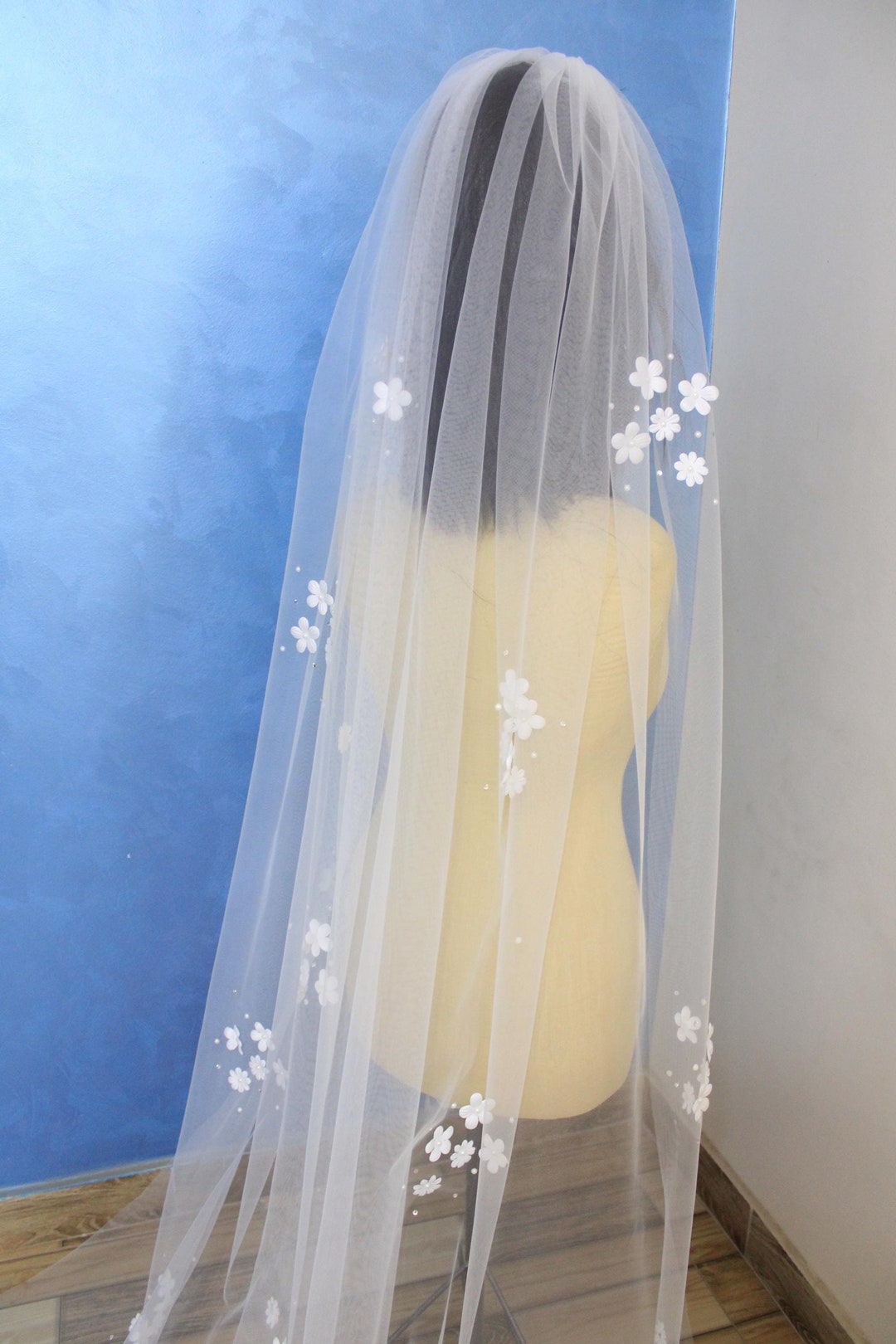 Floral Bridal Veil: 3D Flower & Pearl Chapel Veil - Etsy