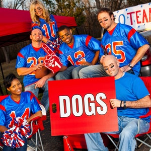 Customizable Cheerleading Sign: Corrugated Plastic, Team Colors ...