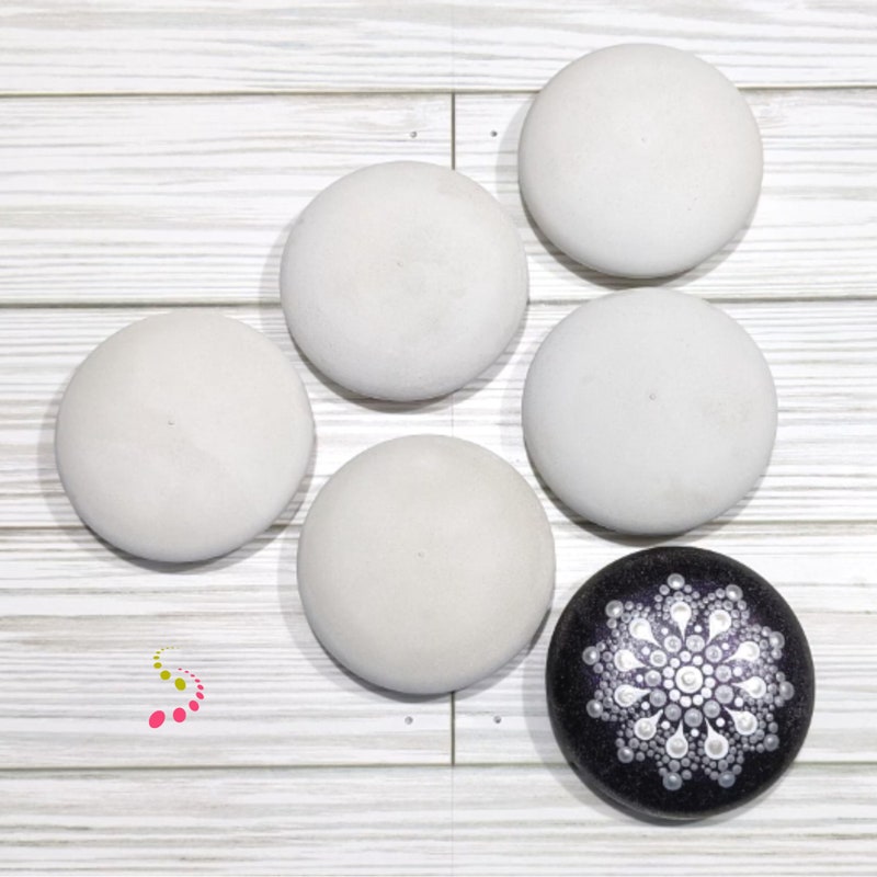 Round Rocks & Crystals - Etsy