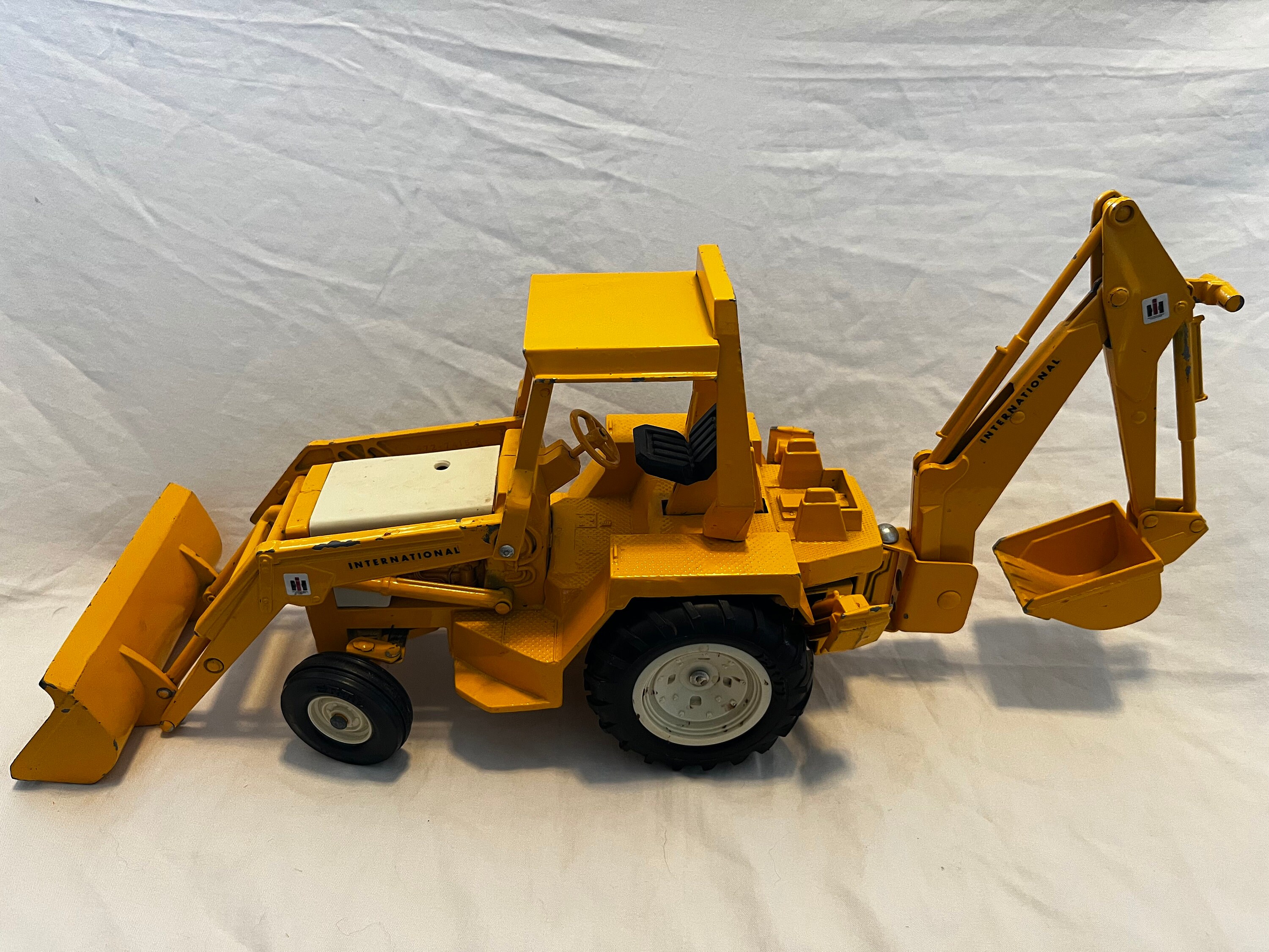 Ertl Construction Models