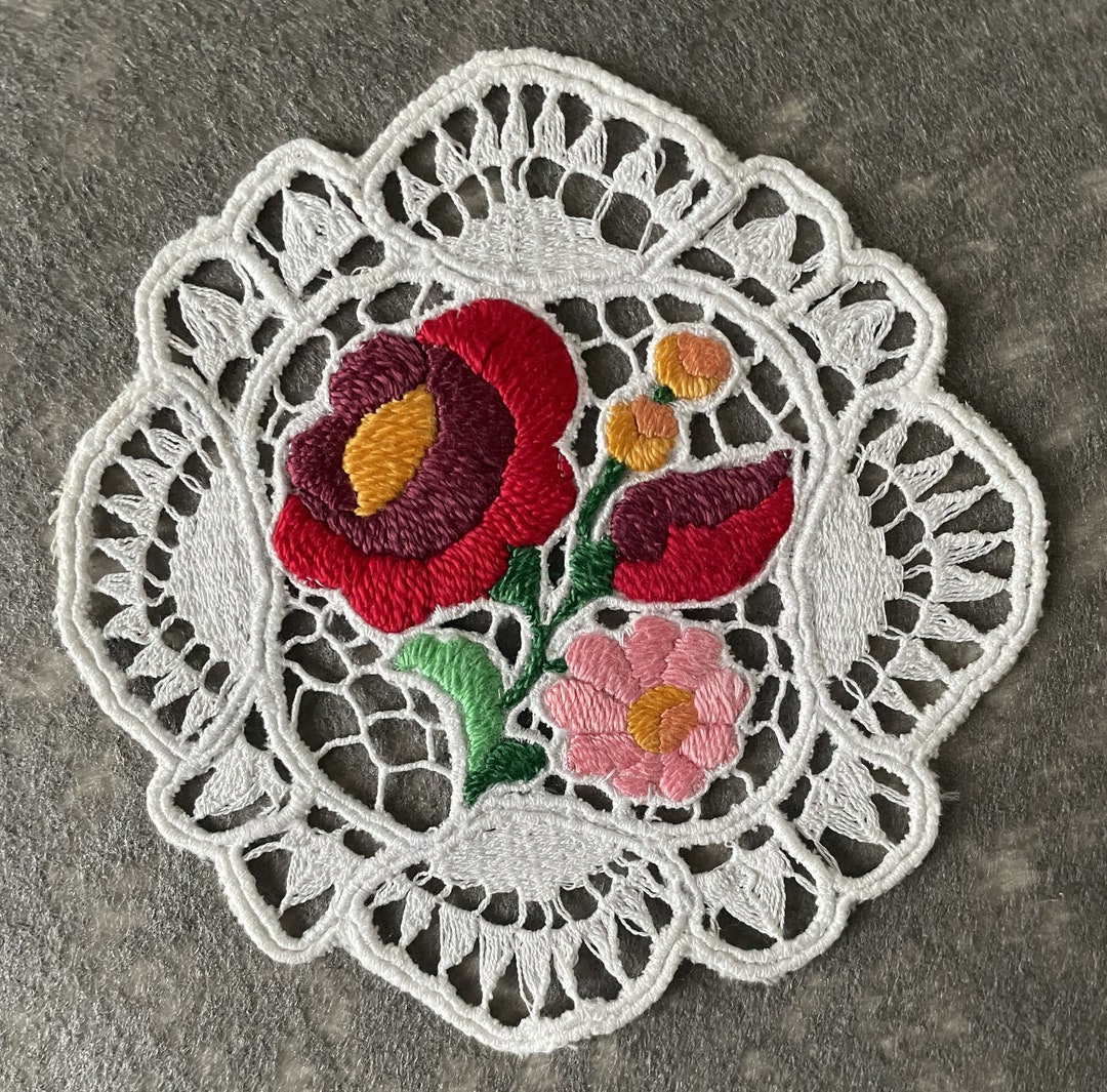 Hungarian Kalocsa Richelieu Tablecloth Hand Embroidered Home Decoration ...