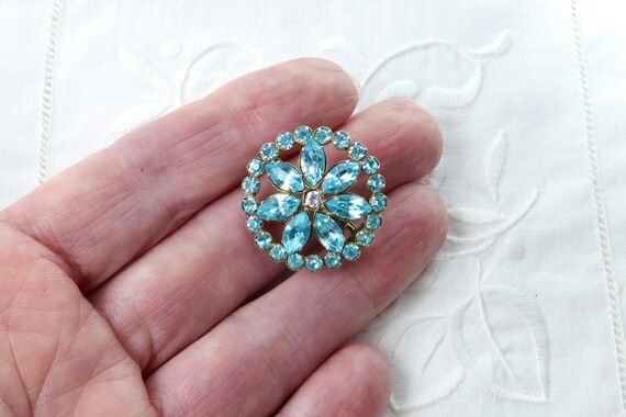 Small brooch flower blue, Sterling silver brooch with… - Gem