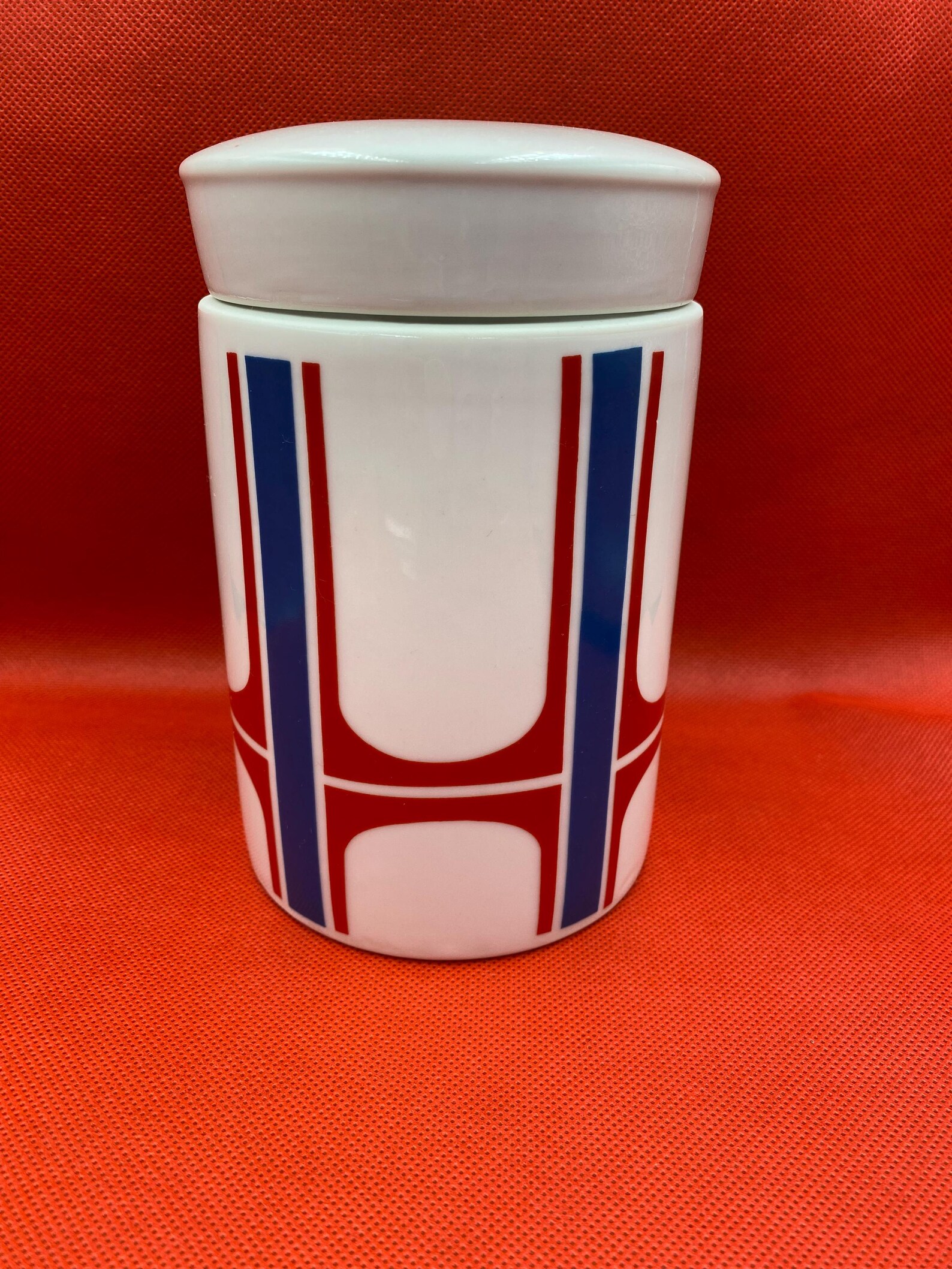 MCM Design, Mod, Red, White and Blue Decor, Mid Century, Groovy Design ...