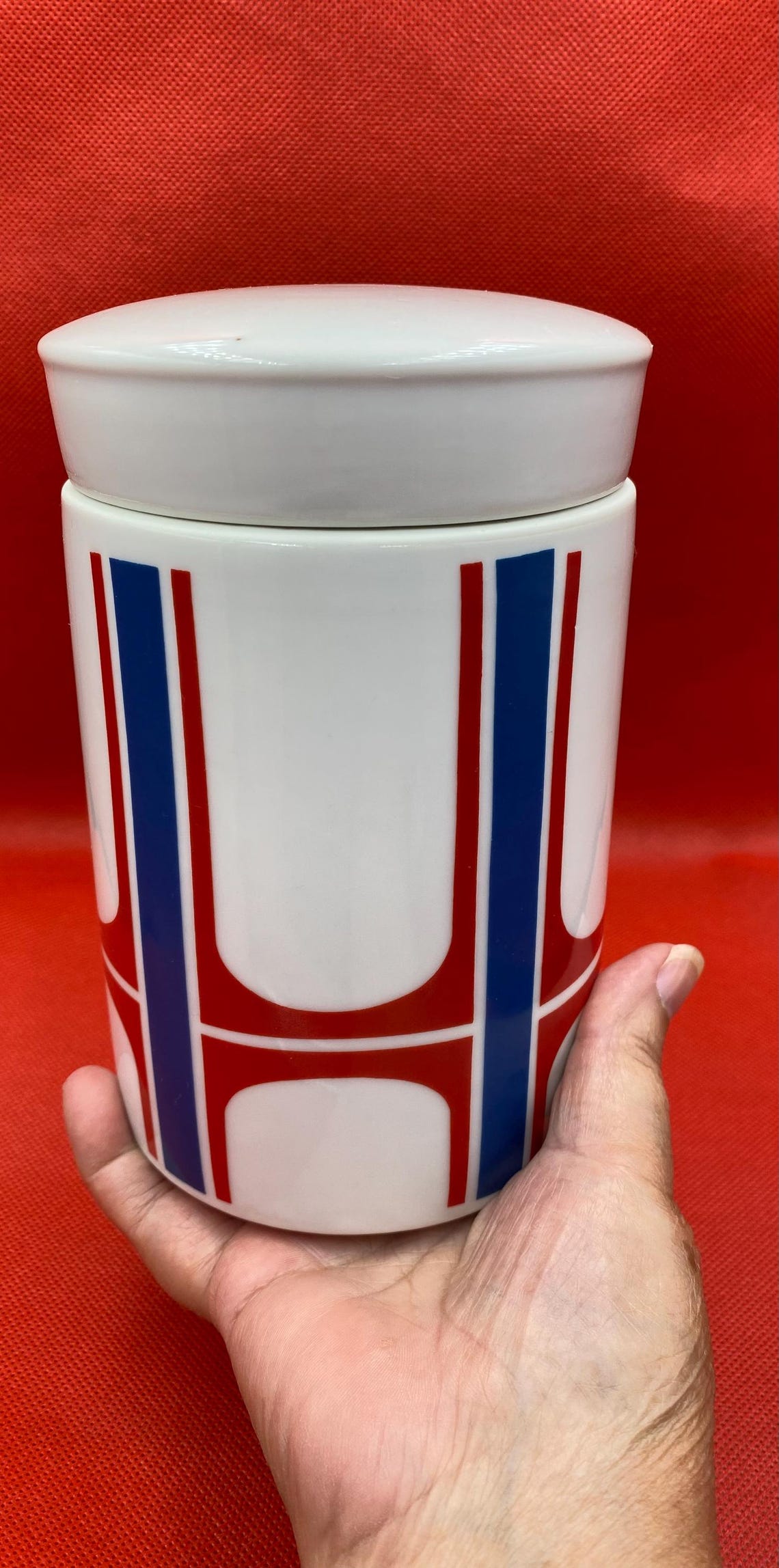 MCM Design, Mod, Red, White and Blue Decor, Mid Century, Groovy Design ...