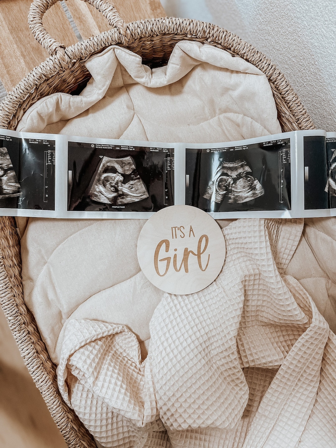 Newborn Baby Wooden Circle Sign Hospital Baby Photography Prop Gender ...