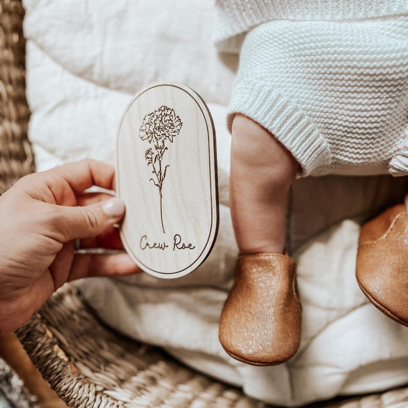 Birth Flower Wooden Plaque: Personalized Newborn Announcement Sign - Etsy