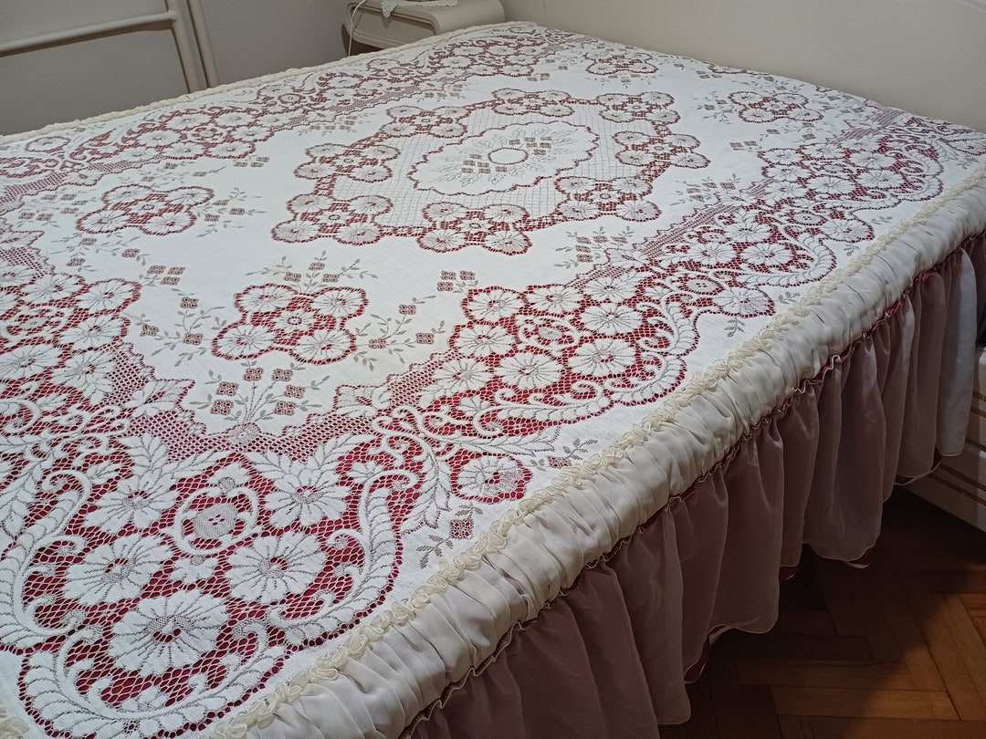 Two Toned Cotton Quaker Lace Bedspread With Double Ruffles, Vintage ...