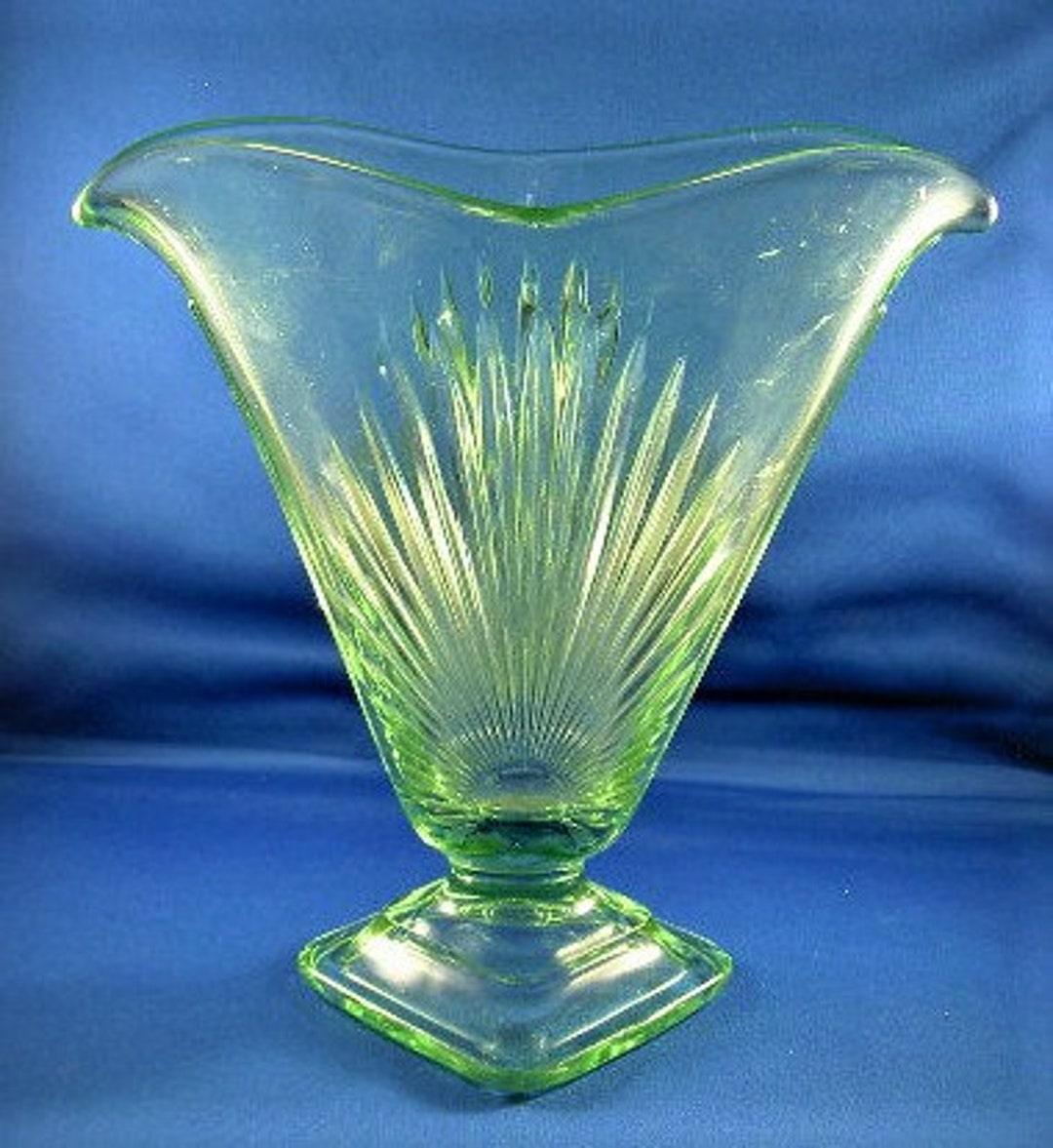 Green Vase Art Deco Pattern Sunburst on Foot /bagley Glass Art - Etsy