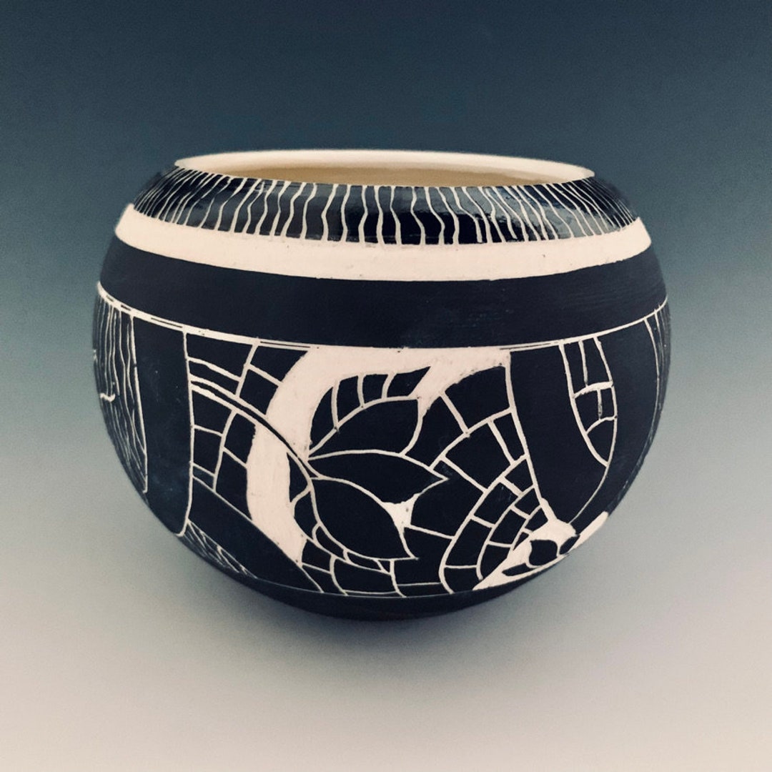 Unique Tulip Sgraffito Pot - Etsy