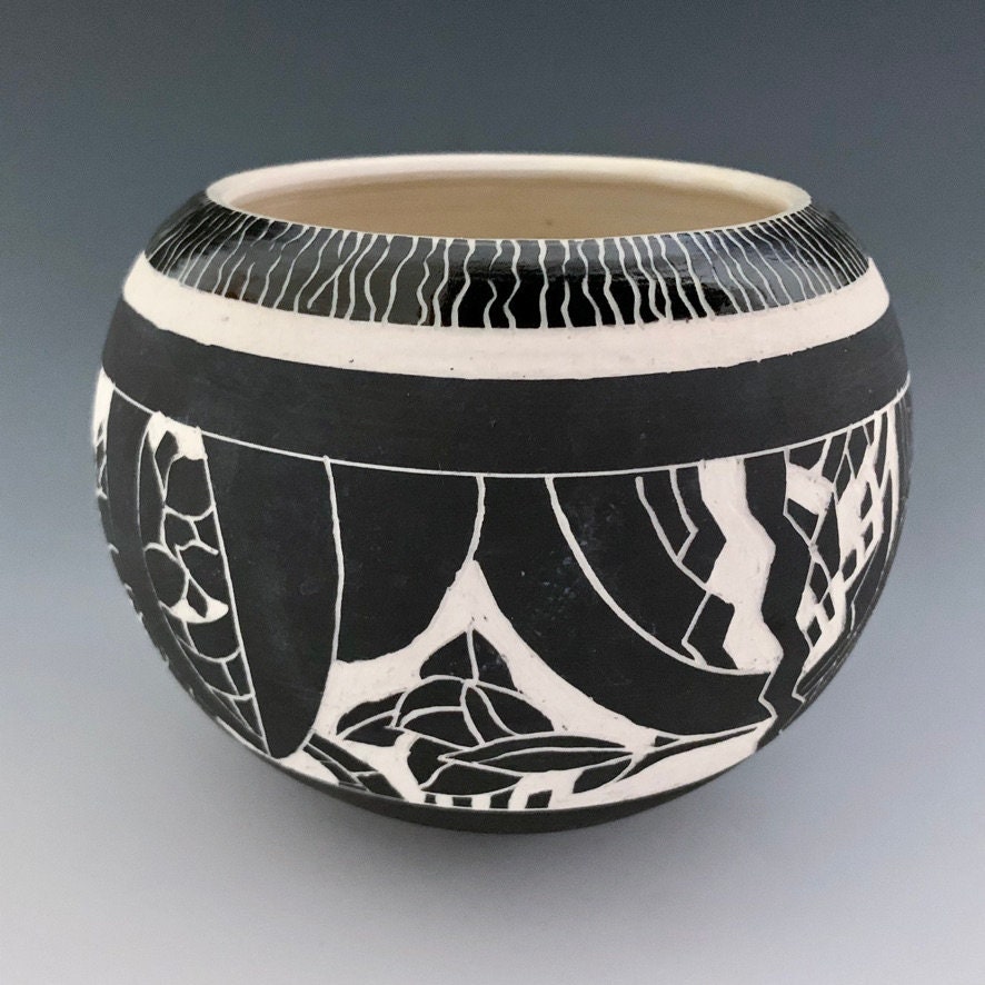 Unique Tulip Sgraffito Pot - Etsy