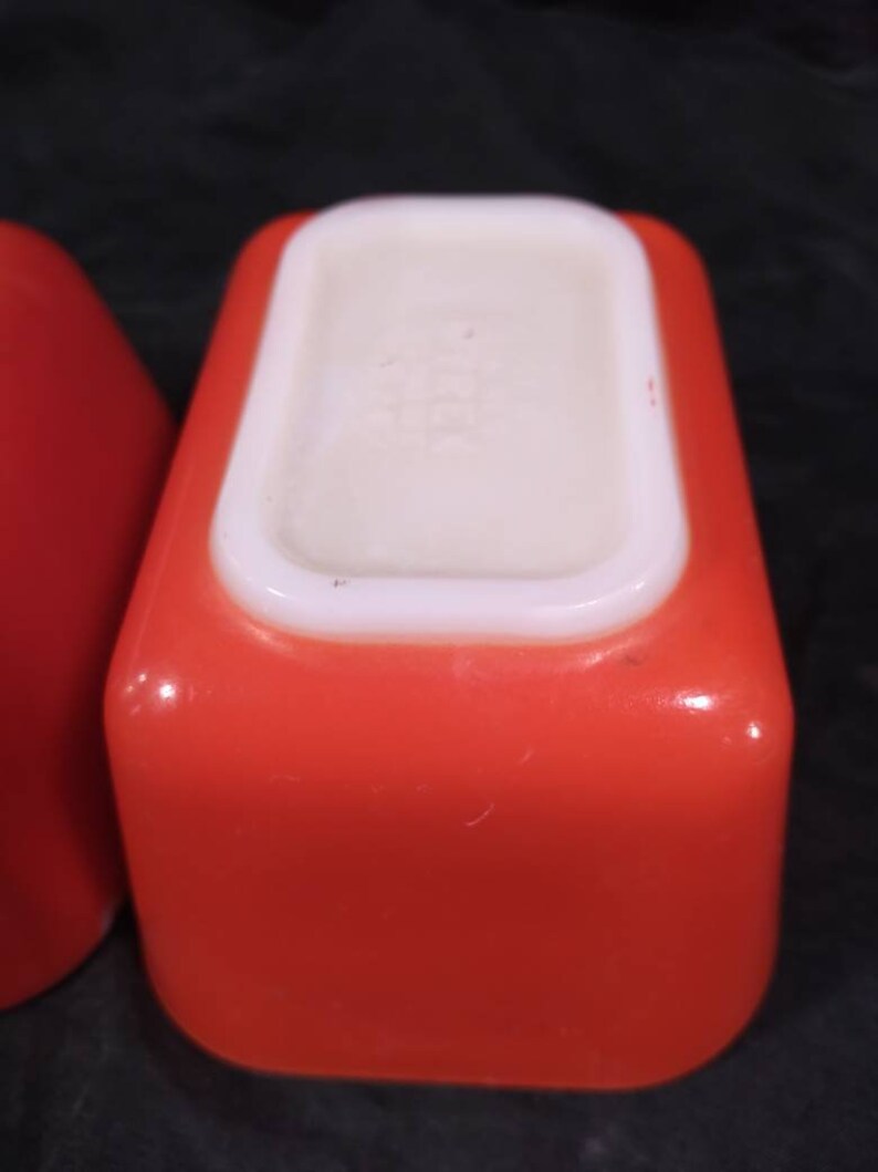 Set of 2 Vintage Pyrex Fridgie Dishes. | Etsy