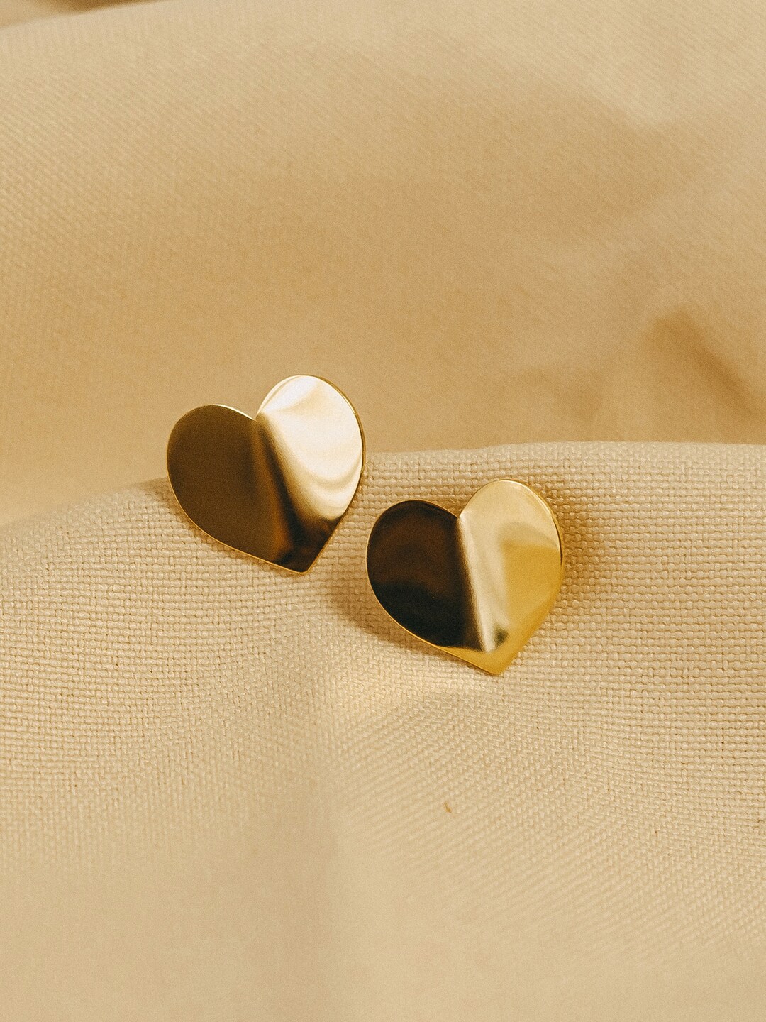 Heart Stud Earrings Large Eye-catching Heart Stud Earrings Made of 316L ...