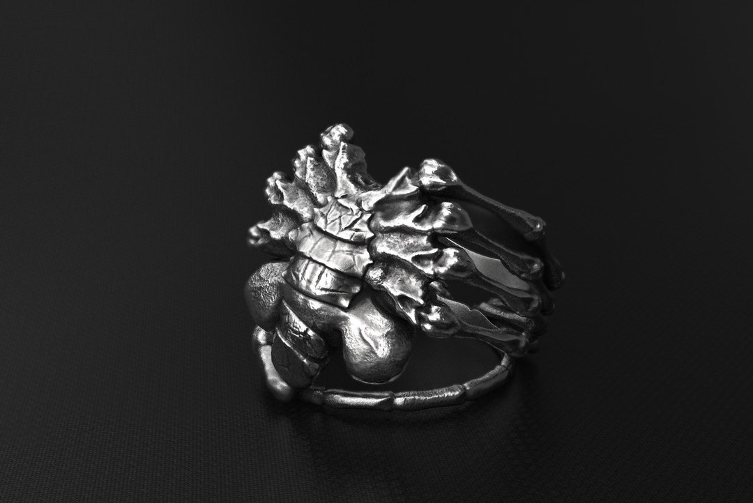 Face Hugger Ring - Etsy