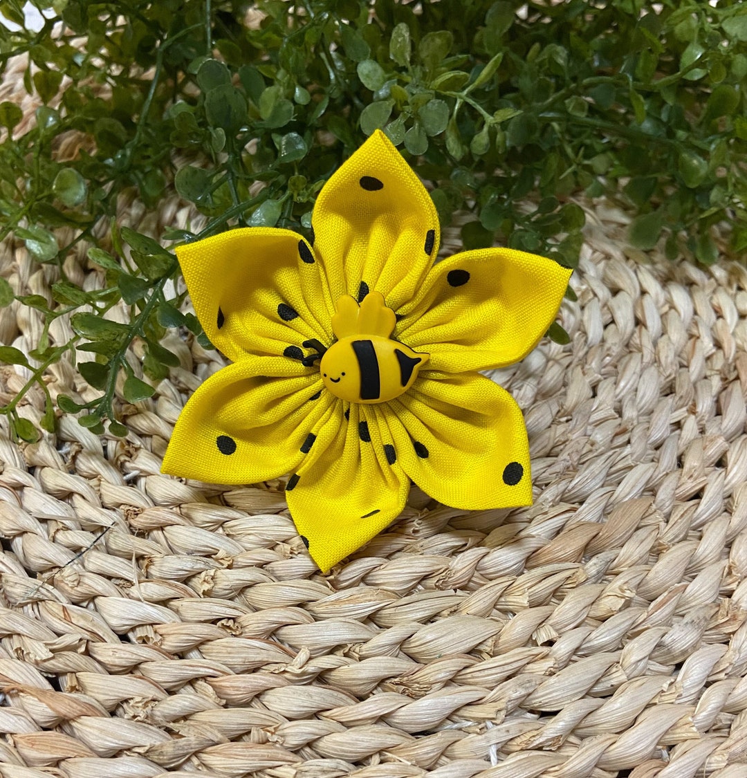 Polka Dot Bee Collar Flower Flower for the Collar or Harness Dog Collar ...
