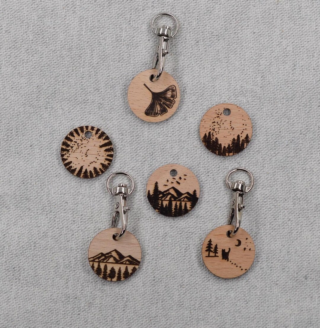 Small Wooden Pendant With Mountain Motifs/cat in the Snow/ginkgo Leaf ...
