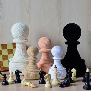 No Sew Chess Set Crochet Pattern – QUEEN, KING, Rook, Pawn, Knight ...