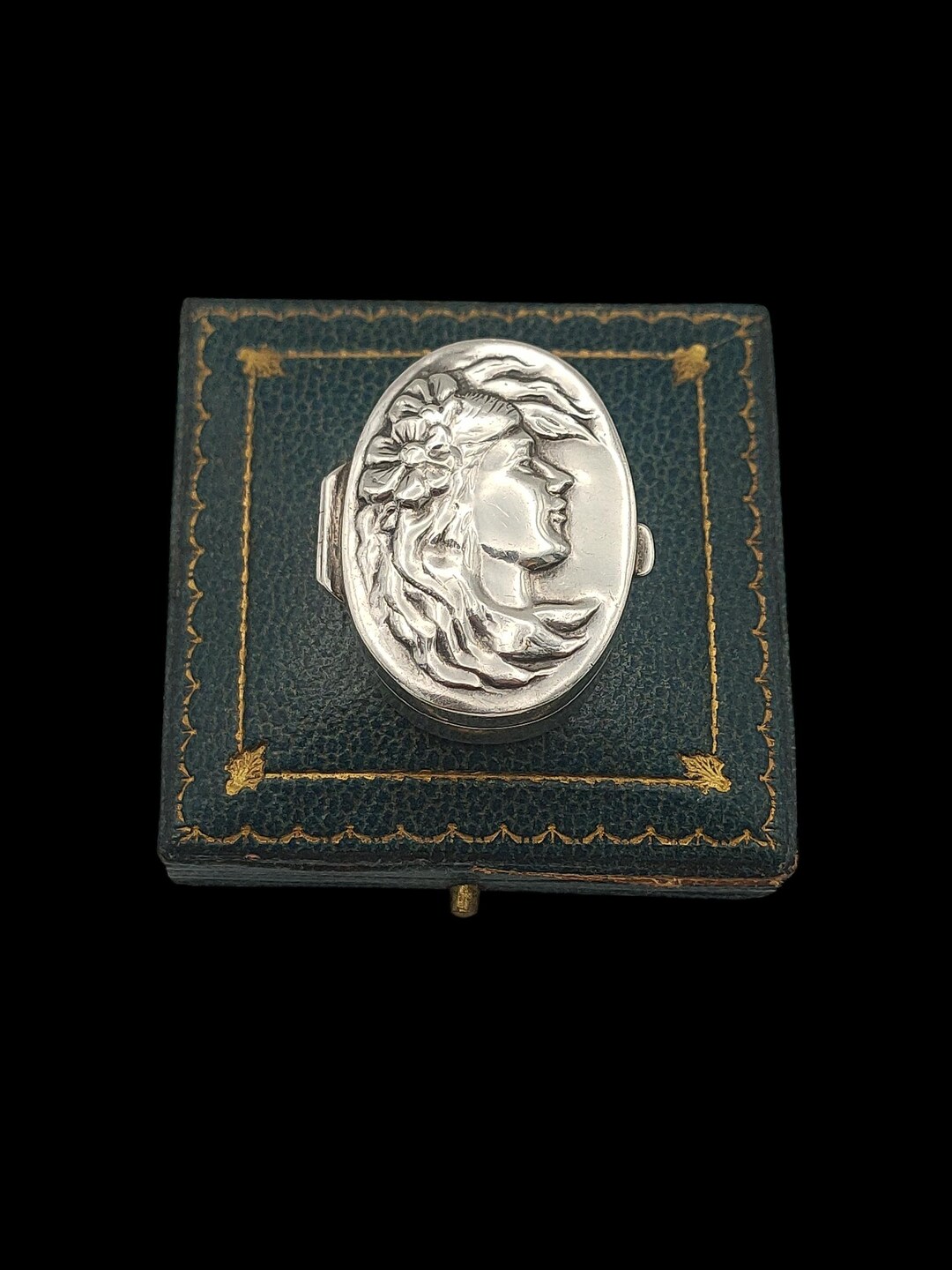 Beautiful Vintage Skillfully Crafted Antique Art Nouveau Inspired ...