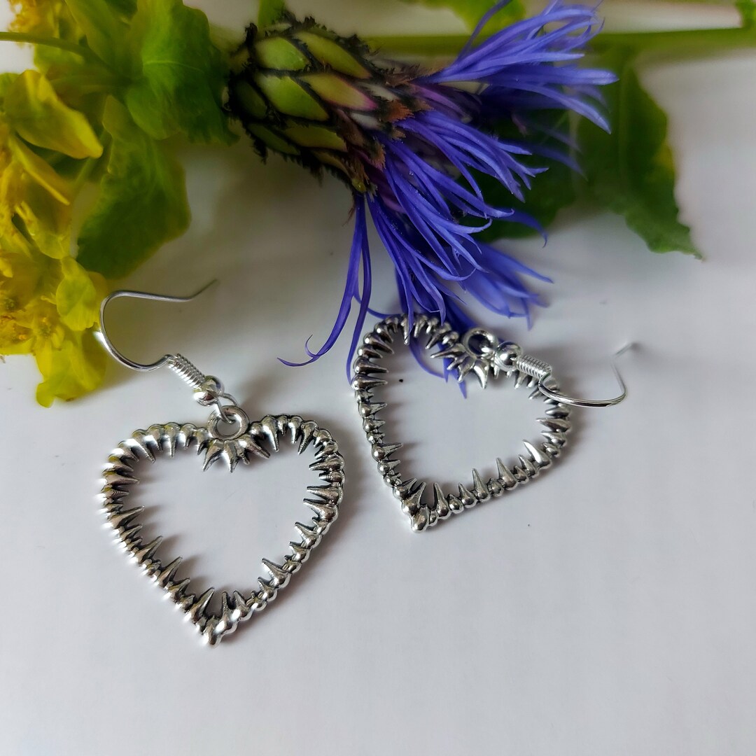 Spikey Heart Gothic Heart Earrings - Etsy