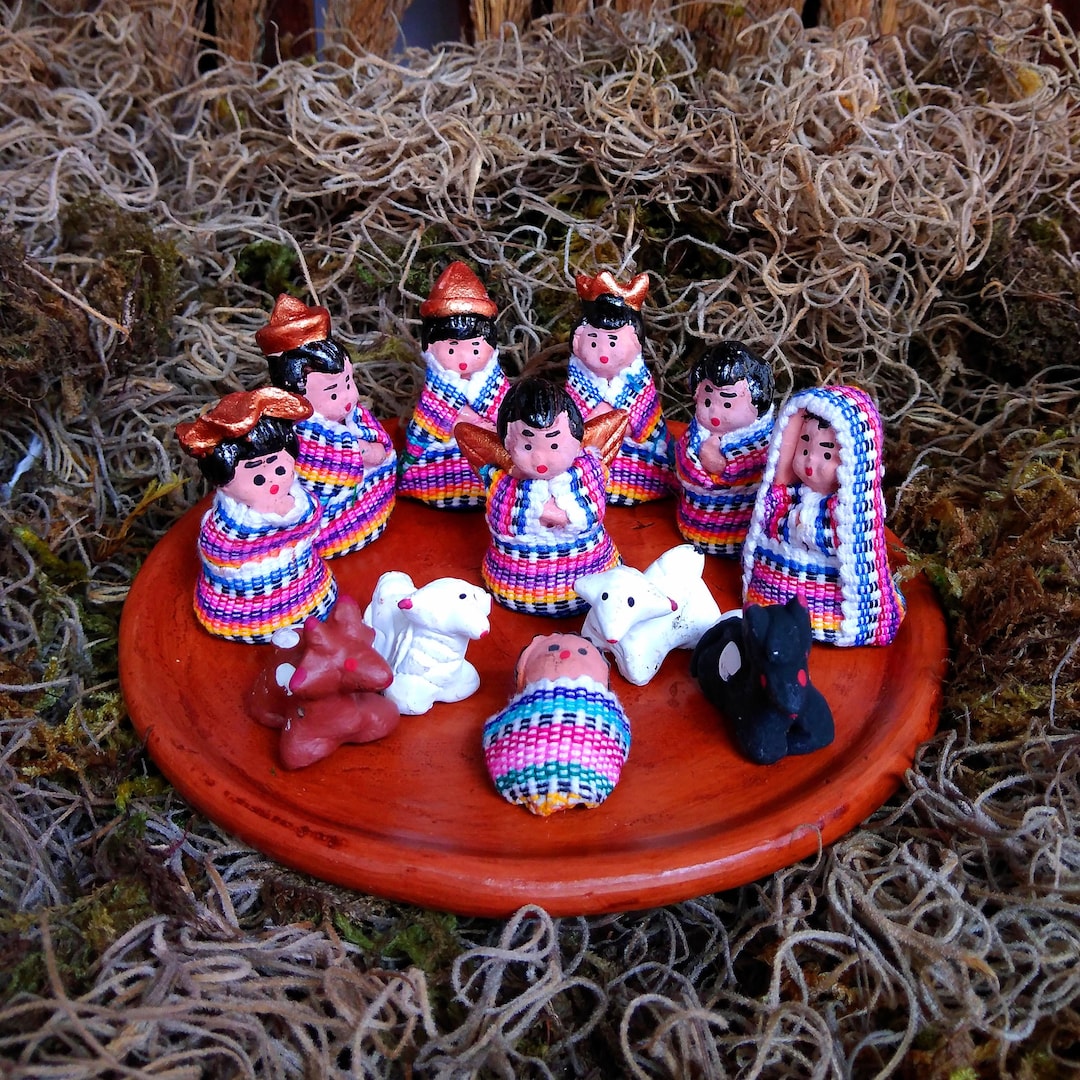 AMAR. Colorido conjunto de pesebre guatemalteco blanco de 12 figuras ...
