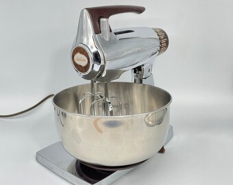 Vintage 1950's White Sunbeam Mixmaster Stand Mixer 10 Speed, Beaters ...