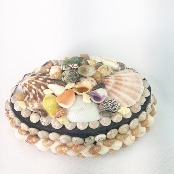 Vintage Folk Art Sea Shell Oval Lidded Box - Gem