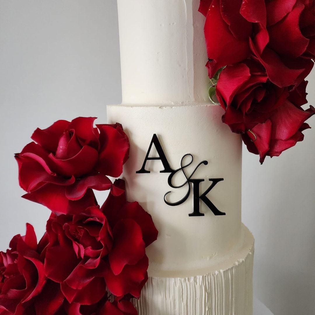 Custom Wedding Cake Serif Initials Charm - Etsy