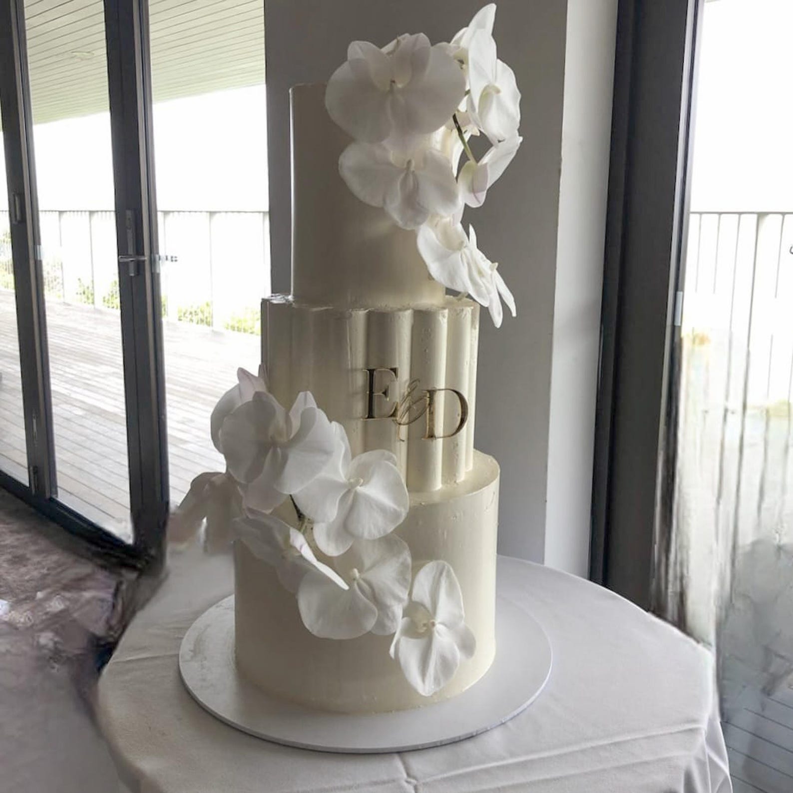 Wedding Cake Serif Initials Charm - Etsy