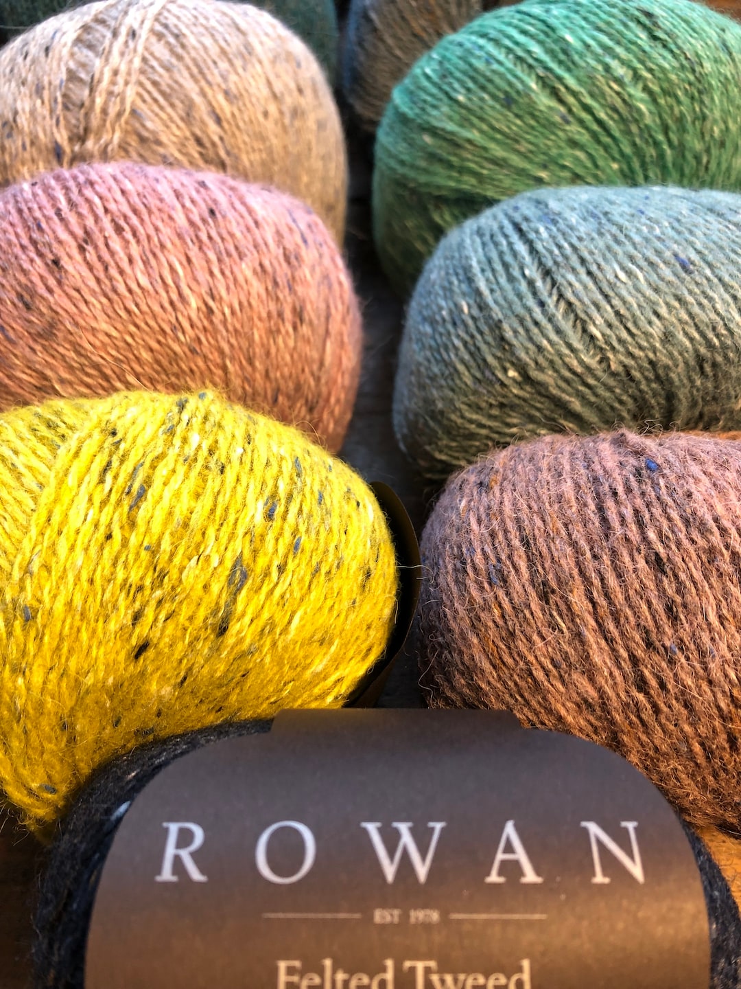 Rowan Felted Tweed, composé de 50% laine légèrement feutrée et 25% alpaga et 25% viscose. Le ...