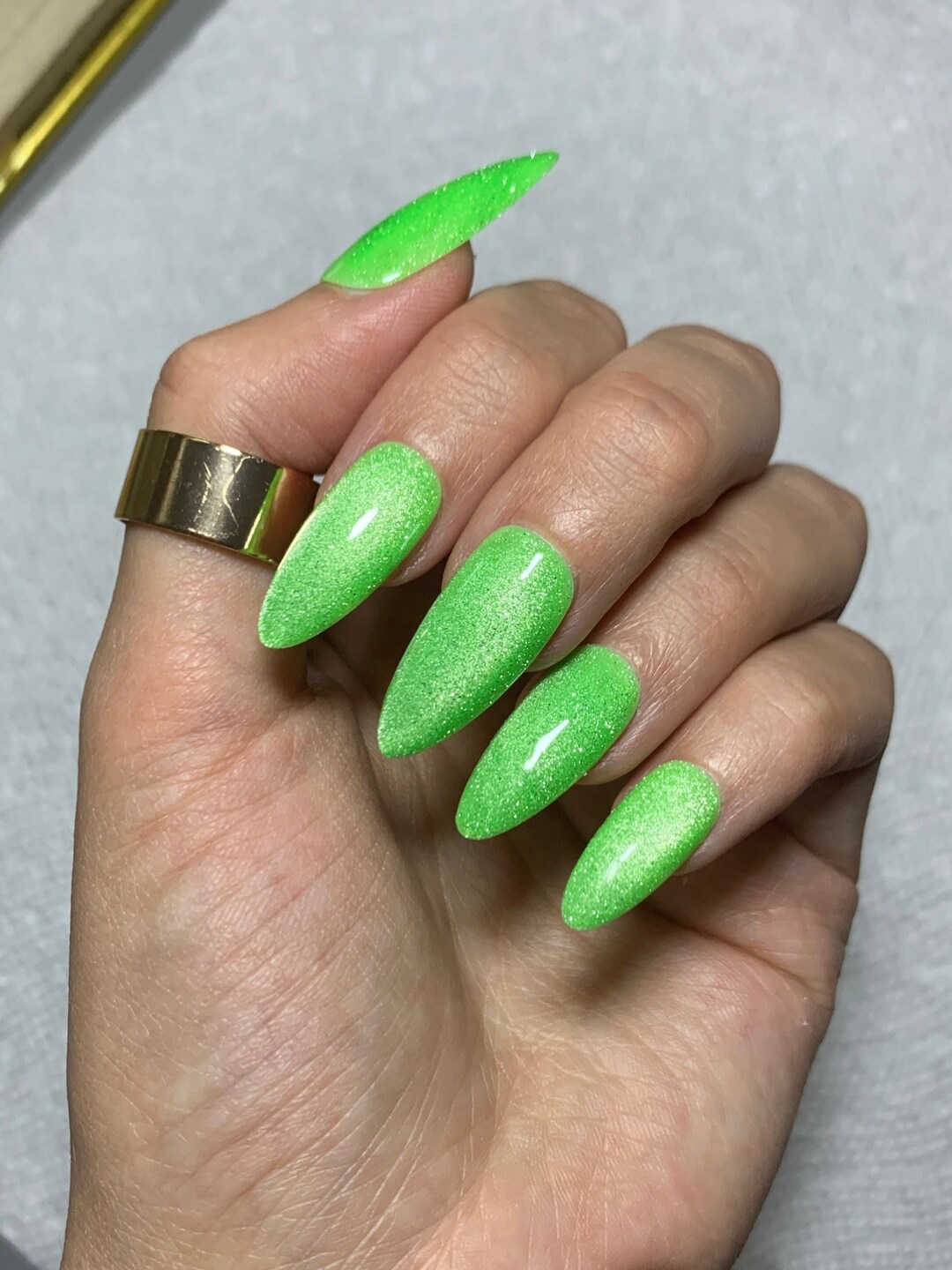 Neon Cat Eye Gel Nail Reflective Glitter Almond Nail Diamond Glitter ...