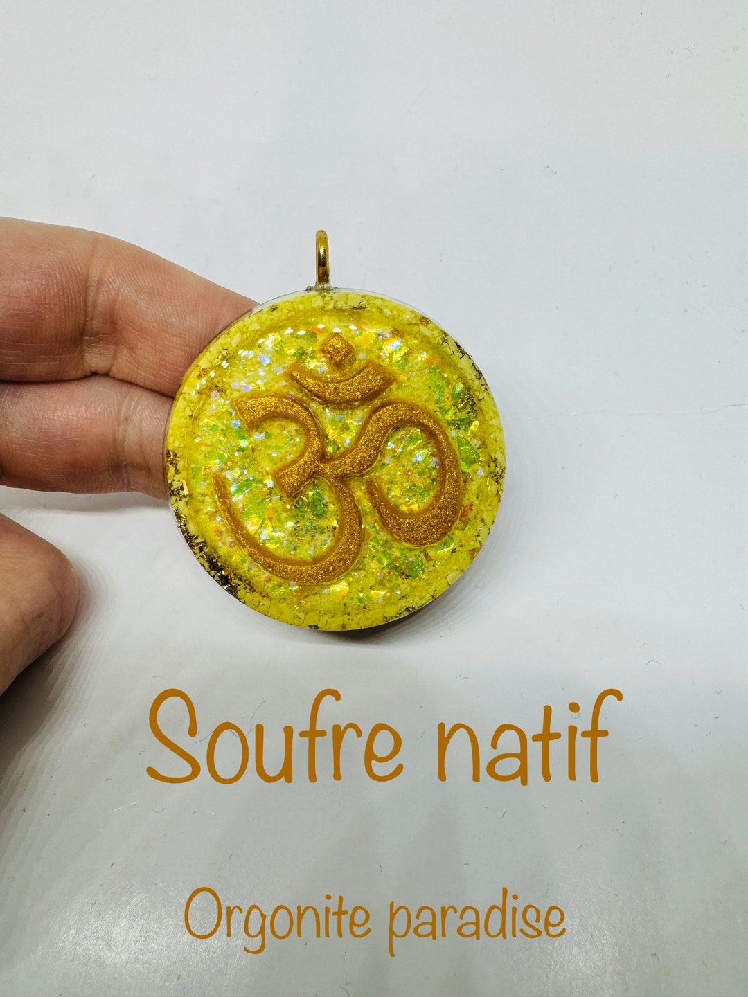 Native Sulfur Shiny Diamond Effect Om Symbol Destroys Barriers ...