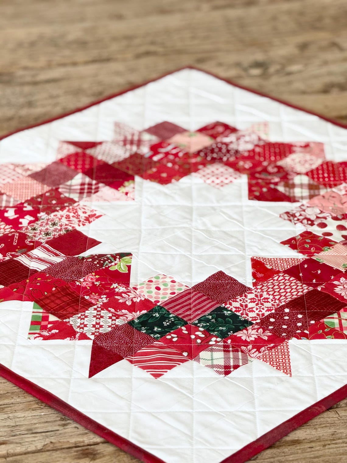 Christmas Table Topper/ Holiday Table Topper/ Quilted Table Topper - Etsy