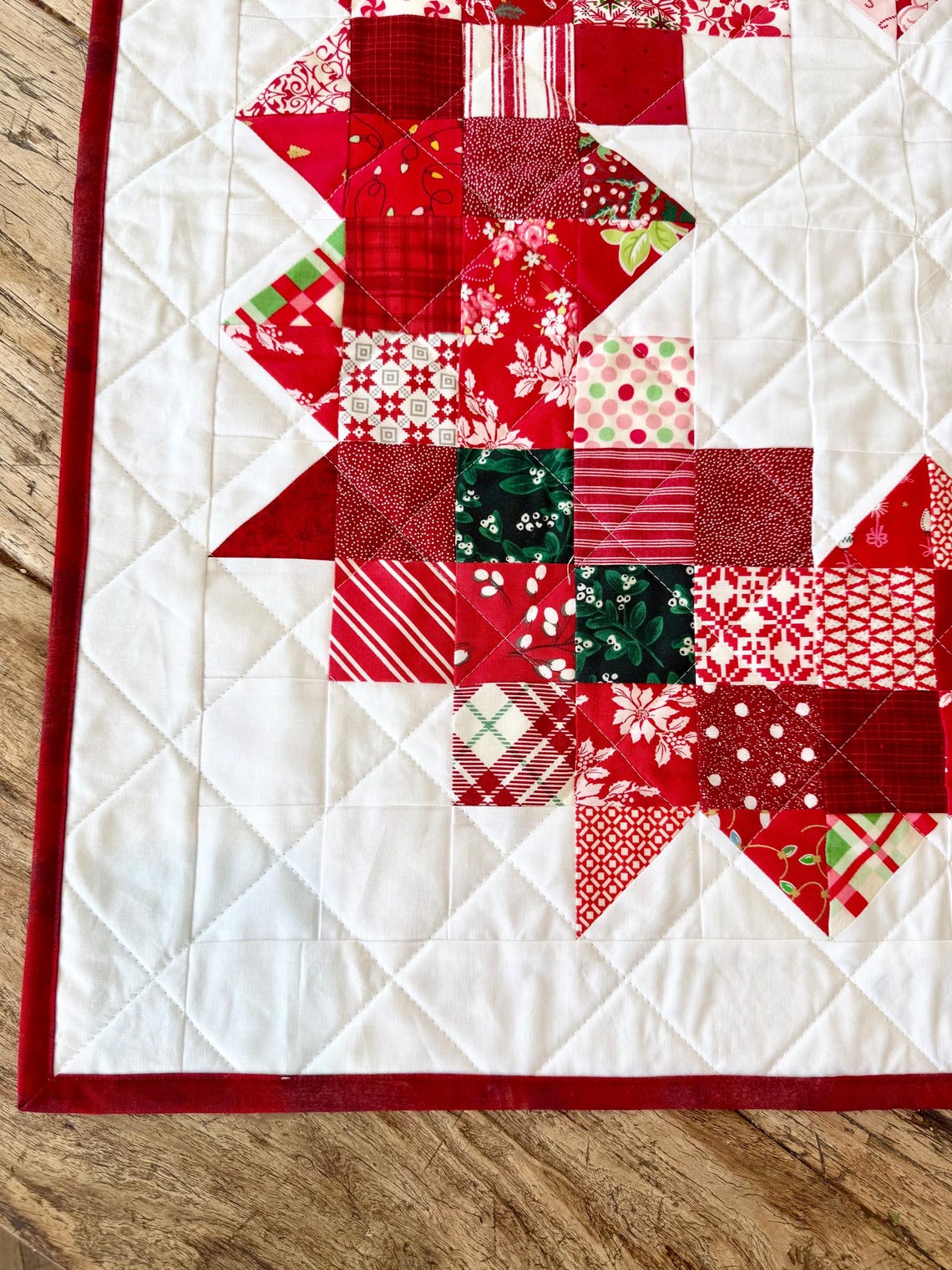 Christmas Table Topper/ Holiday Table Topper/ Quilted Table Topper - Etsy