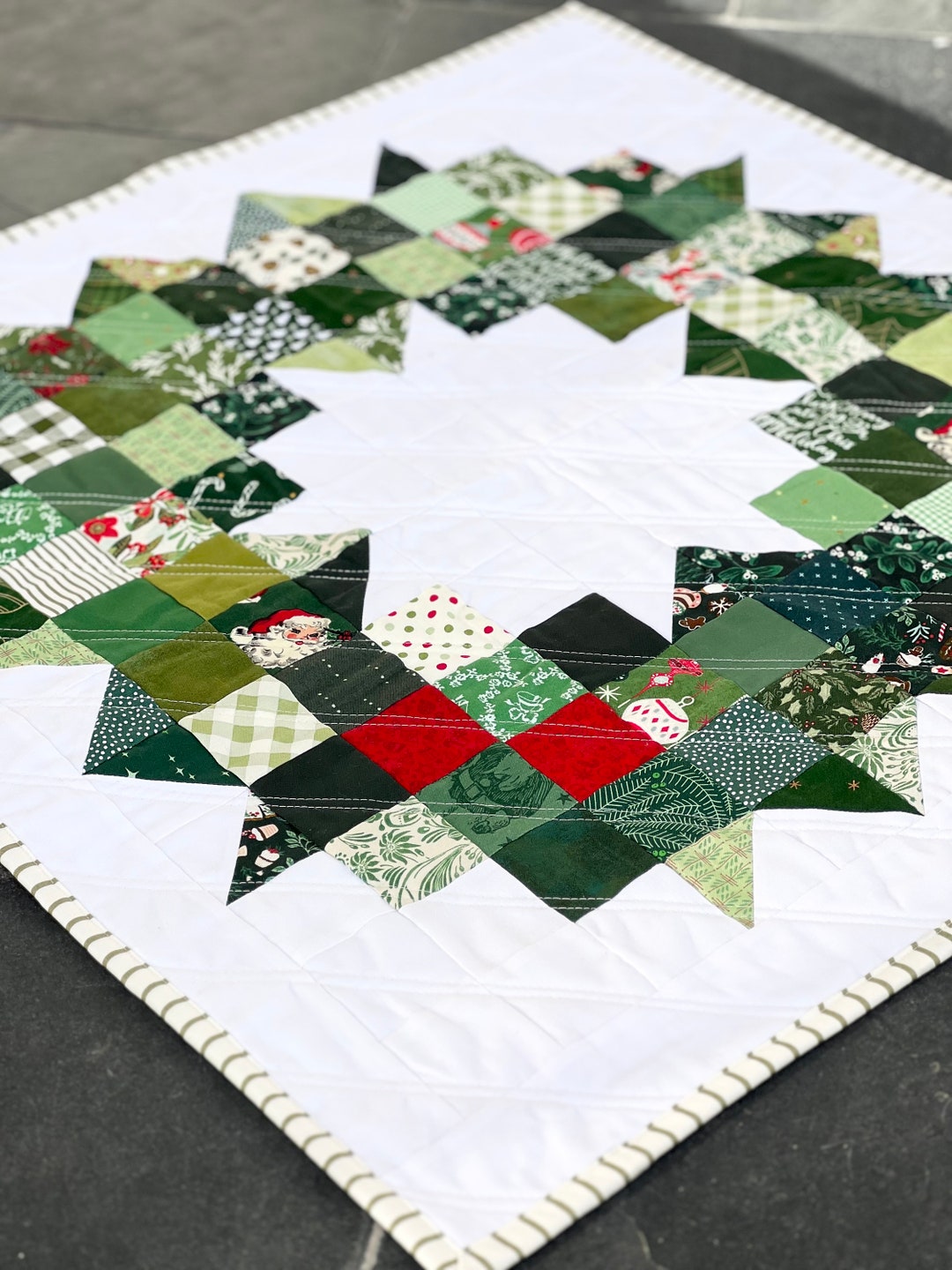 Christmas Table Topper/ Holiday Table Topper/ Quilted Table Topper - Etsy