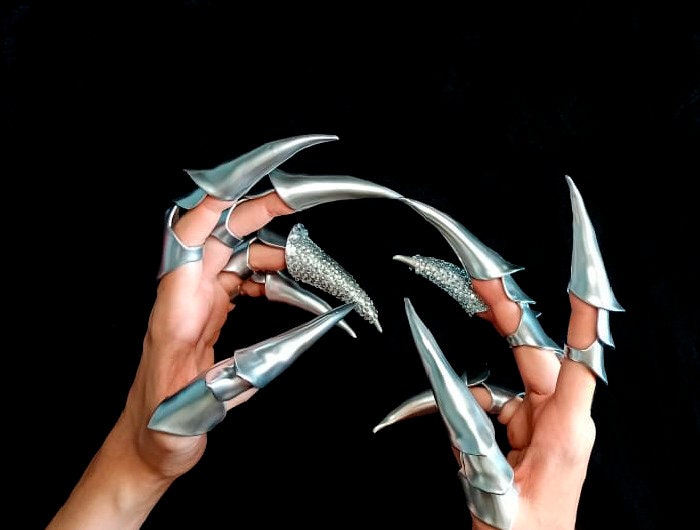 Finger Claw Weapon