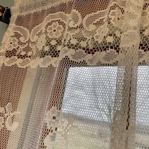 Vintage 80’s Creamy White Lace Curtain(s)sheer Open Weave Netted Lace Scattered Daisies Bouquets ...