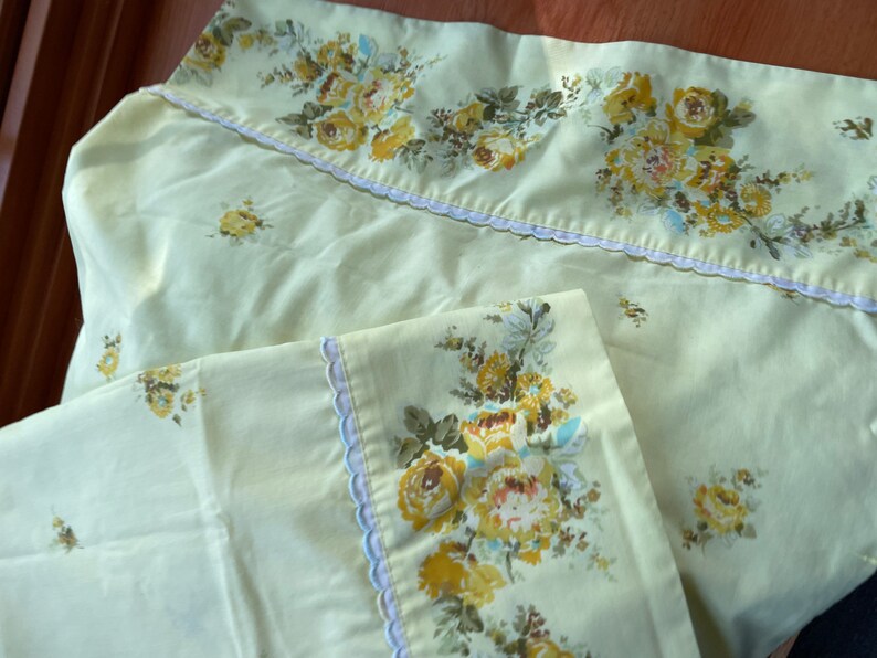 Vintage Pair of 1970’s Banana Taffy Yellow Colored Floral Pillowcases ...