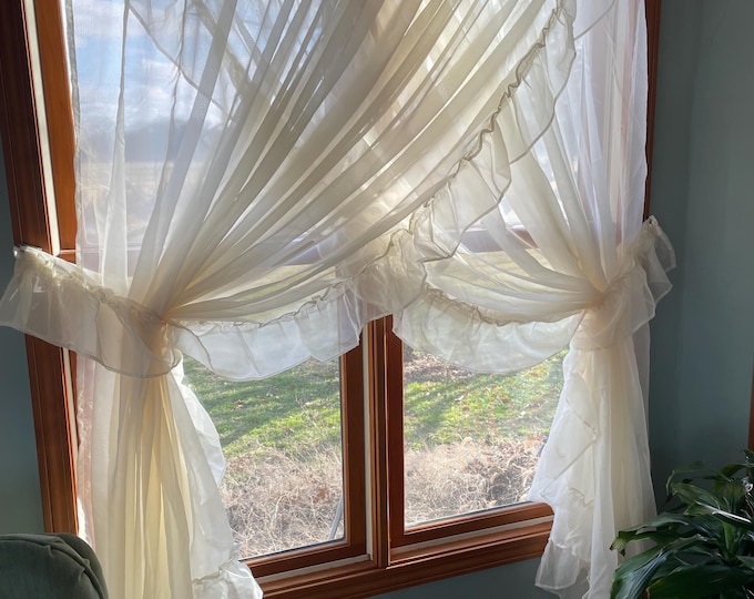 Nifty All-in-one Sheer Priscilla Curtains That Crisscross W/ Built-in ...