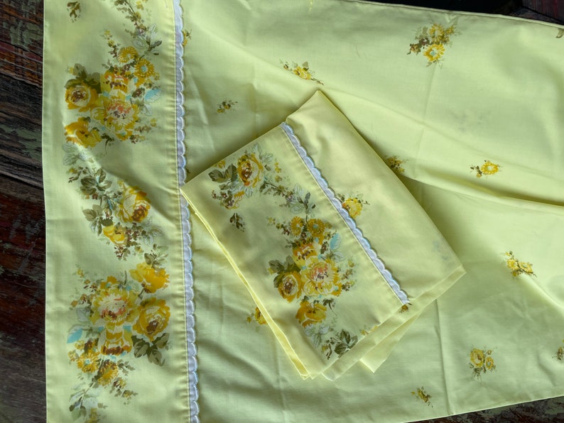 Vintage Pair of 1970’s Banana Taffy Yellow Colored Floral Pillowcases ...