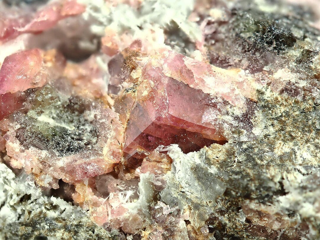 GARNET Var ROSOLITE Crystal Cluster 6,5 X 5,5 X 4,0 Cm MEXICO - Etsy