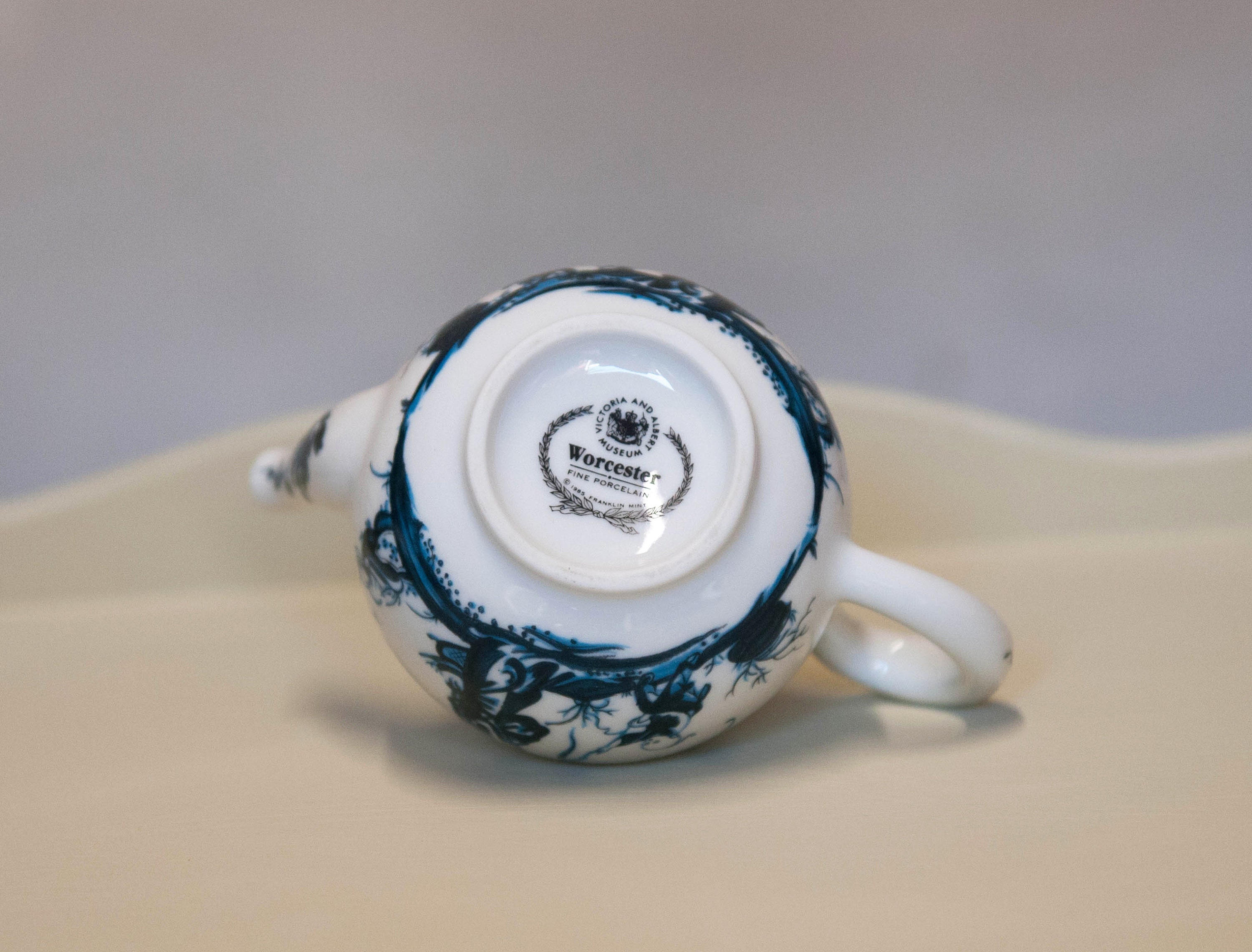 A Vintage Franklin Mint Victoria and Albert Museum Porcelain Worcester ...