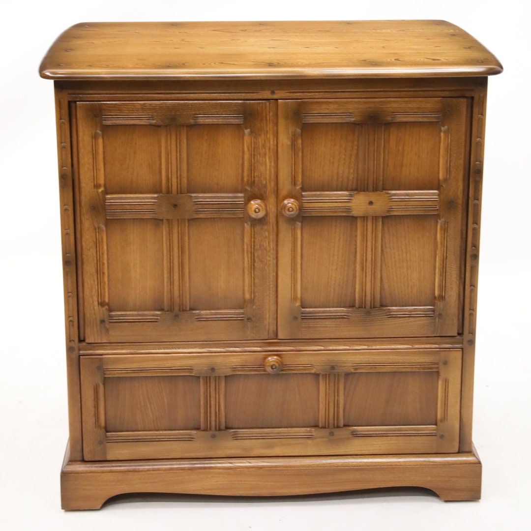 Ercol TV Cabinet With Inset Doors Media Tray Golden Dawn 839 FREE UK ...