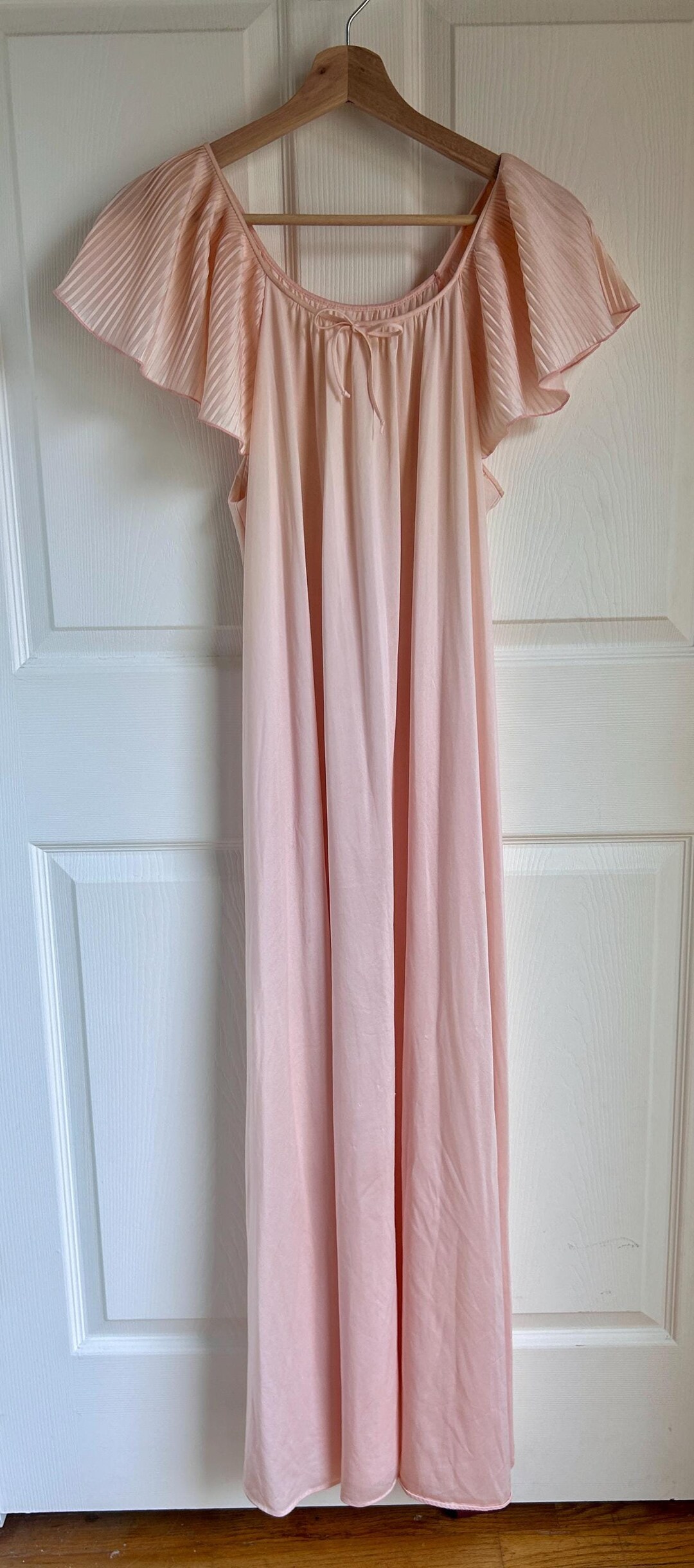 Vintage 1970's Silky Peach Night Gown With Butterfly Sleeves Size Small ...