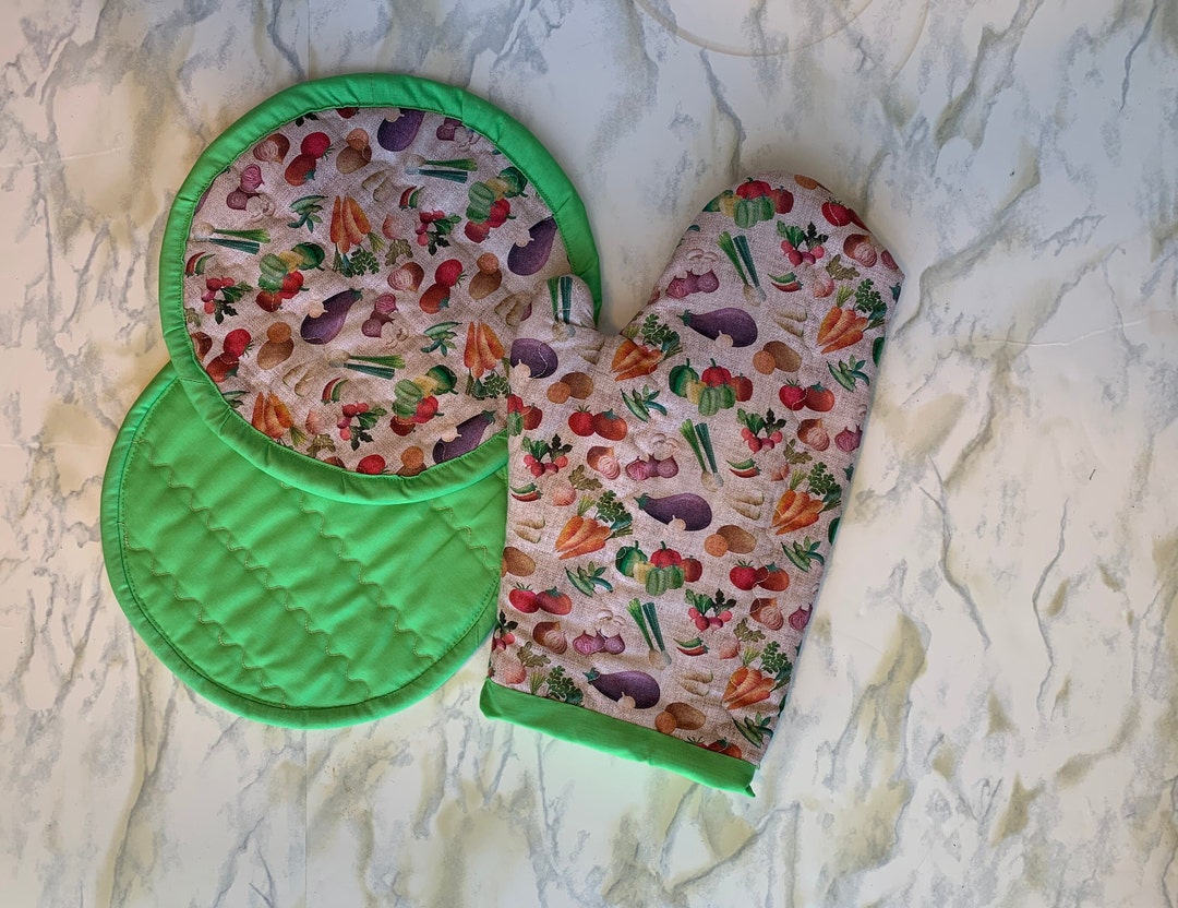 Oven mitt with 8 circular hot pads, round hot pads, handmade kitchen ...