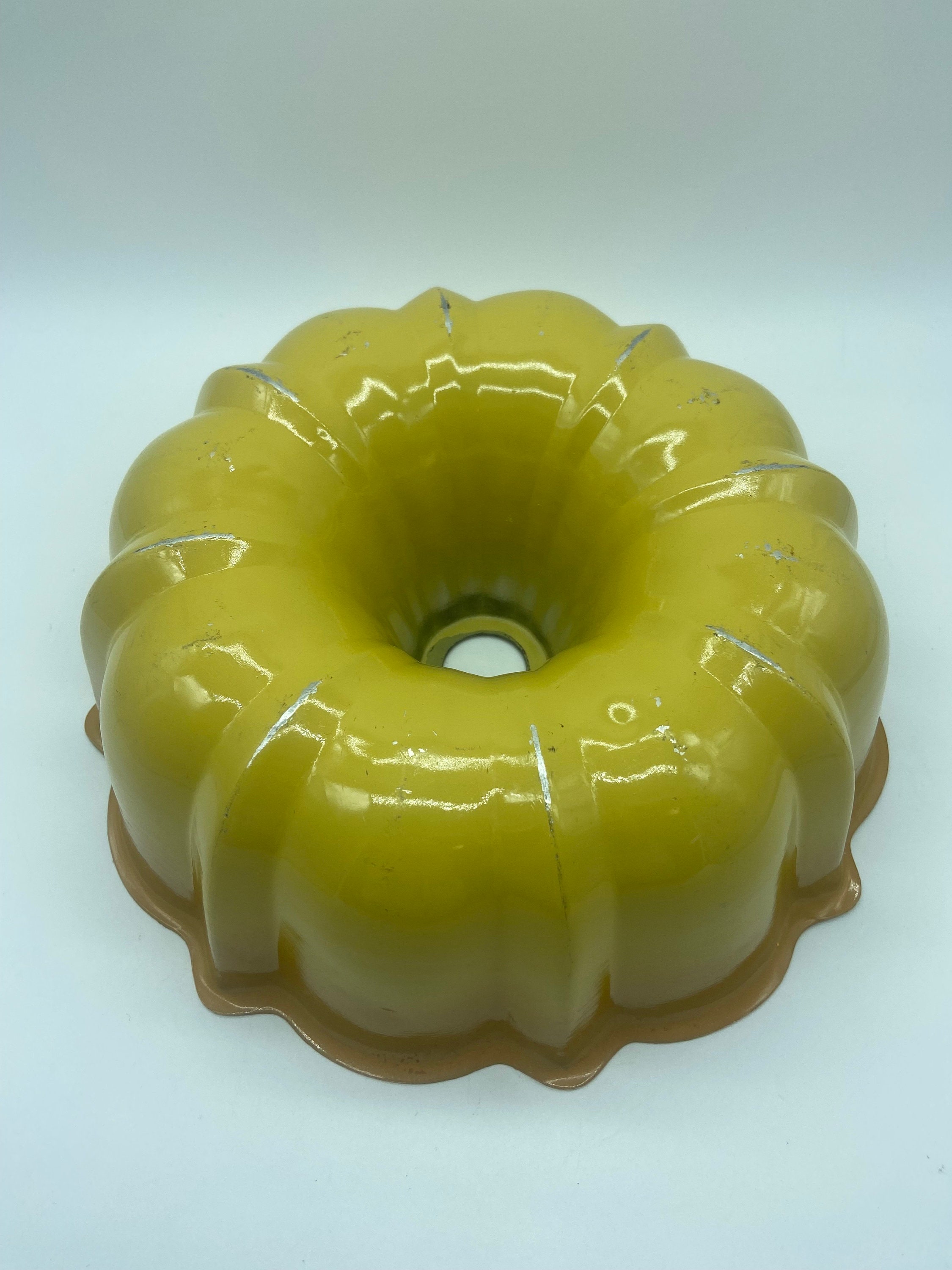 Vintage Yellow Mid Century Bundt Cake Pan Retro MCM Ombre Very Good ...