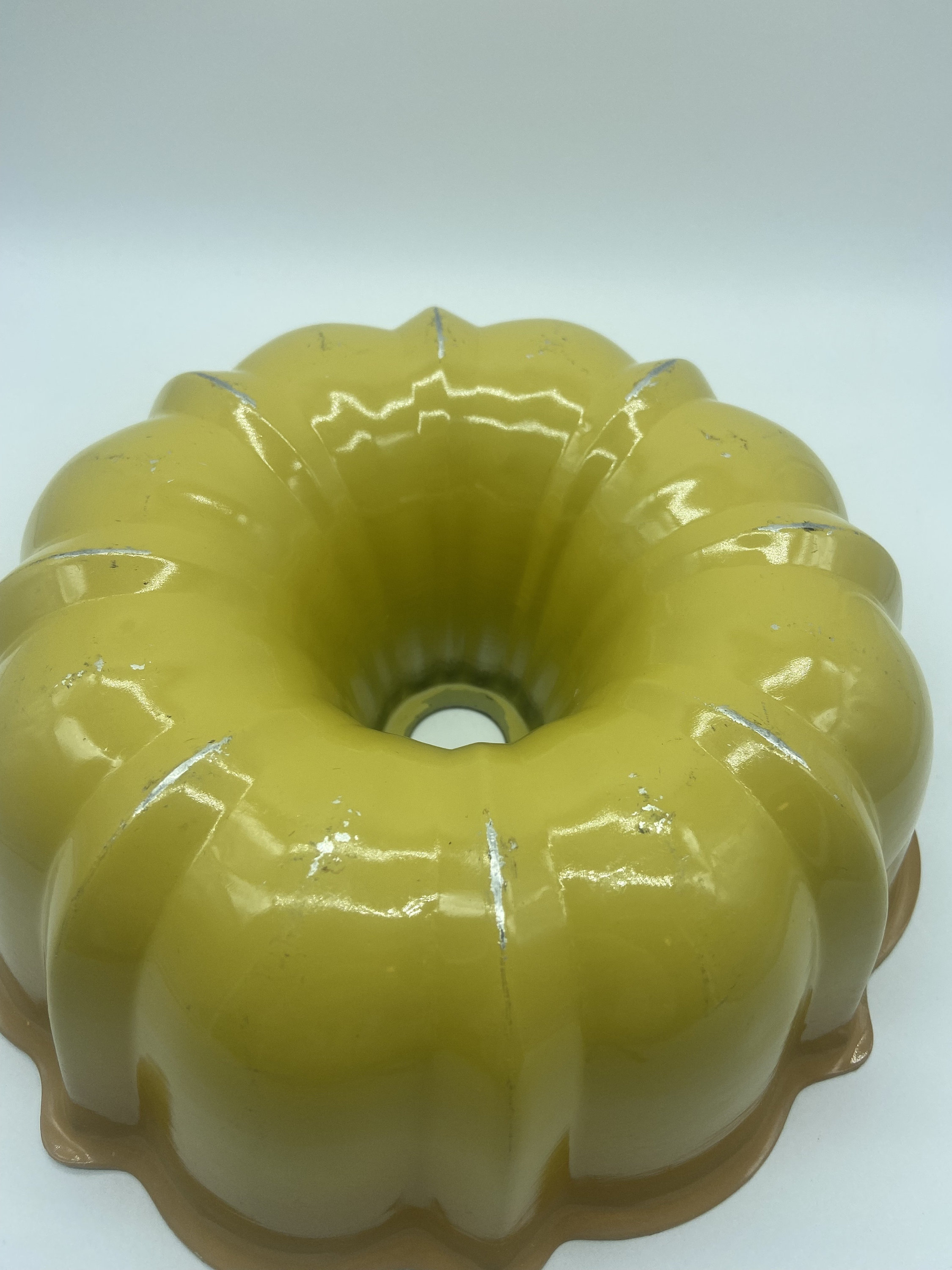 Vintage Yellow Mid Century Bundt Cake Pan Retro MCM Ombre Very Good ...